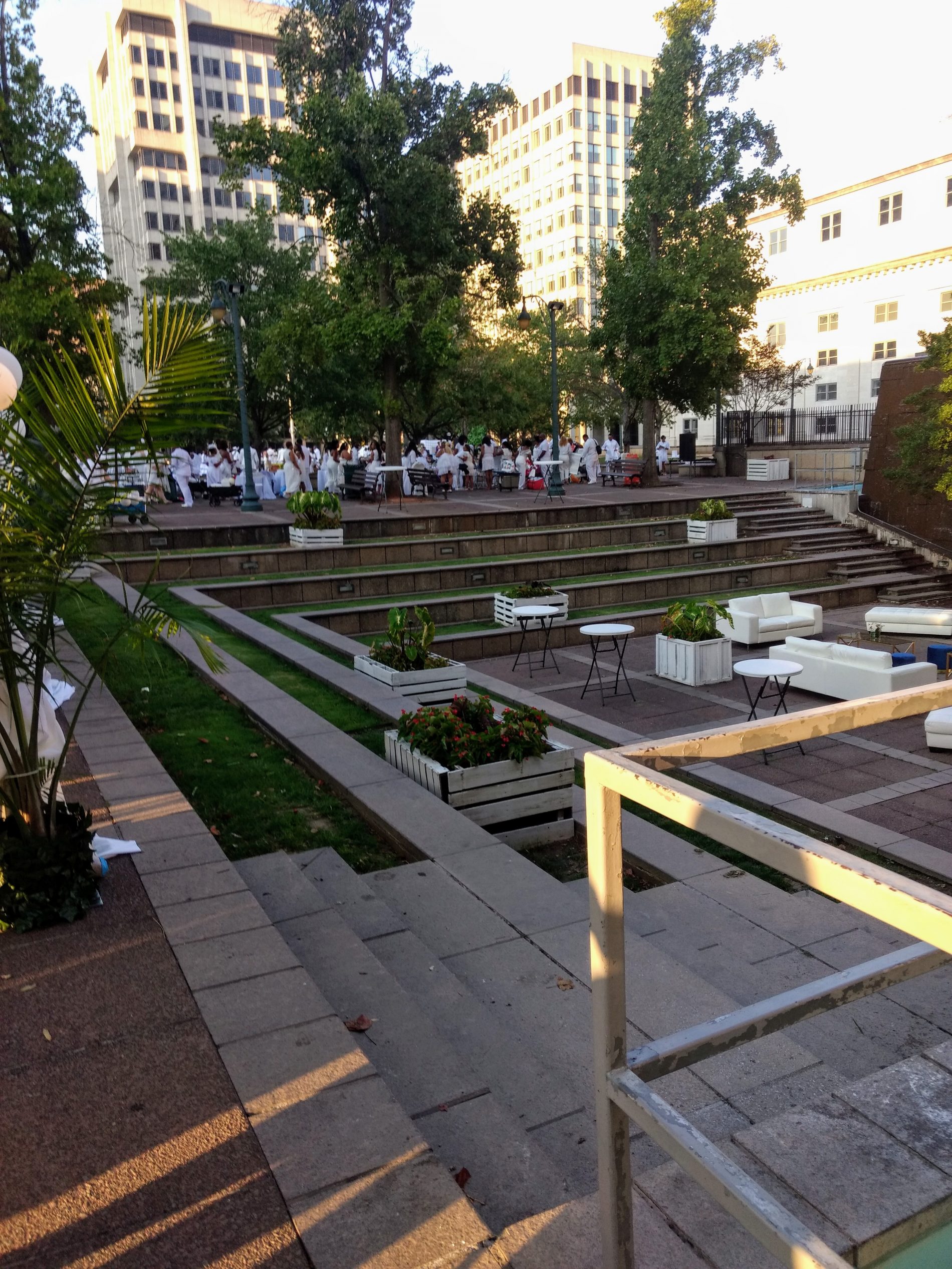 Inside Dîner en Blanc: A First Timer's Guide for this Amazing All-White ...
